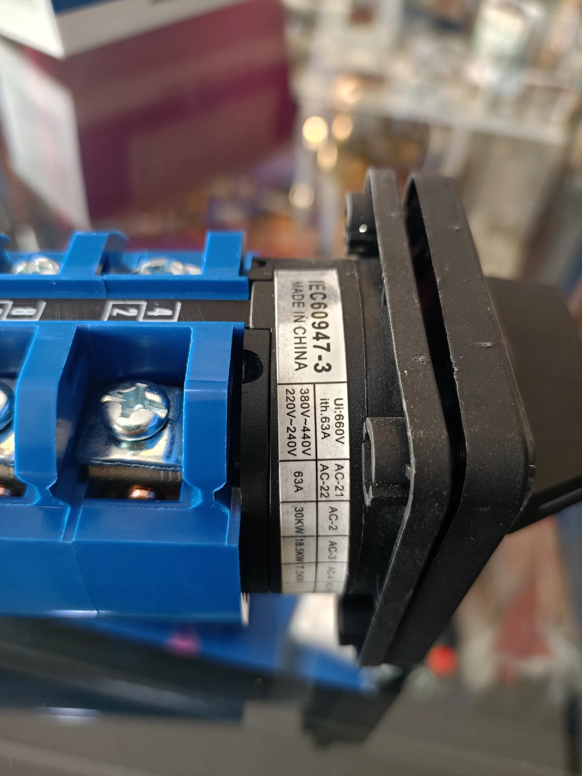 Change Over Switch | Andeli | 64A 4P - Upgrade Now